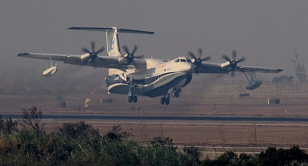 Erstflug des chinesischen Amphibienflugzeugs AG600 - Aerobuzz.de
