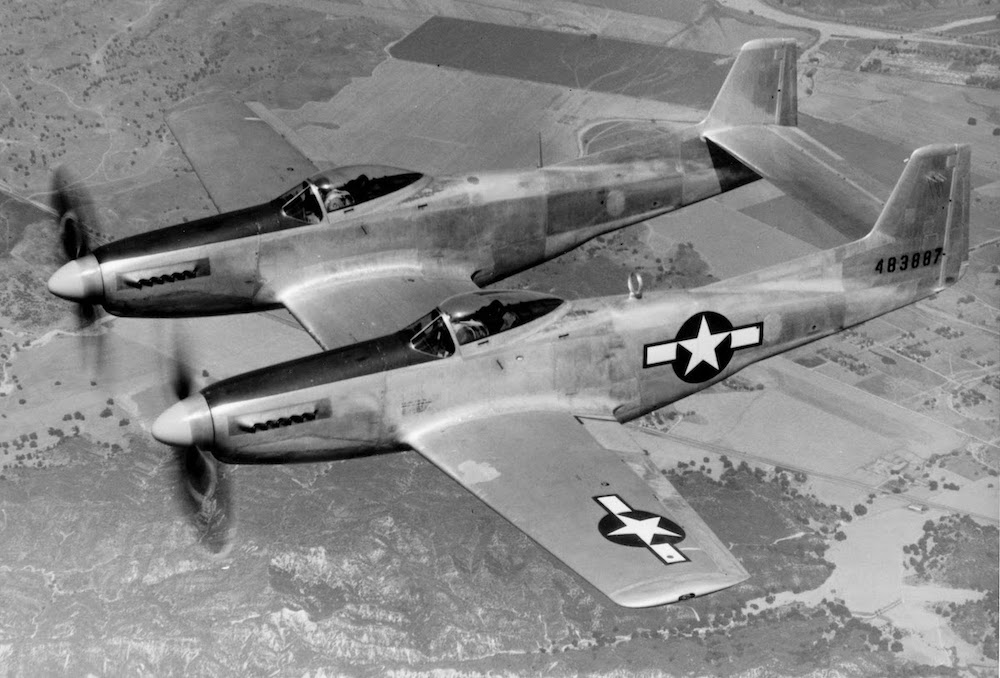Restaurierte P-82 Twin Mustang fliegt wieder – aus Versehen - Aerobuzz.de