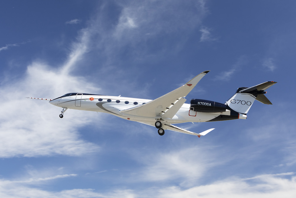 Die erste G700 mit komplettem Interieur ist geflogen - Aerobuzz.de
