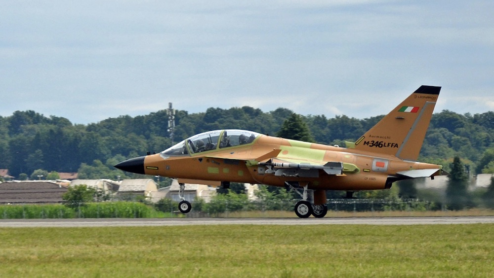 Erstflug der Leonardo M-346FA mit Grifo-Radar - Aerobuzz.de