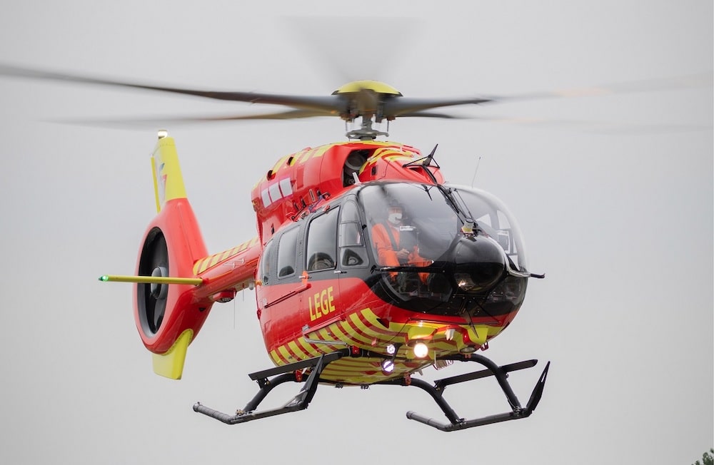 Airbus Helicopters hat die erste H145 mit Fünfblattrotor übergeben ...