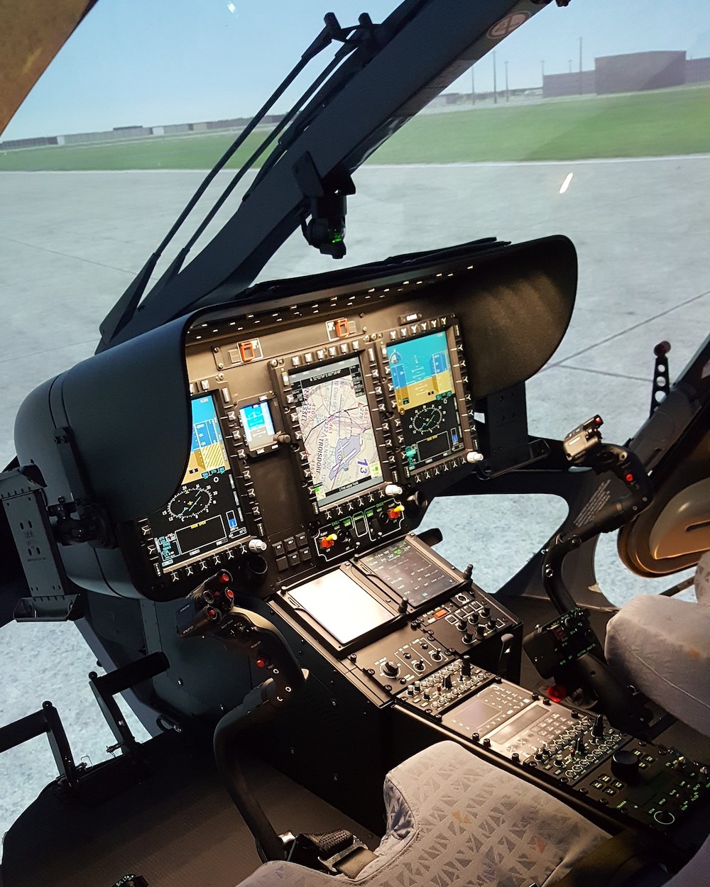 H135/H145-Simulator bei der Lufthansa Aviation Training aufgestellt ...