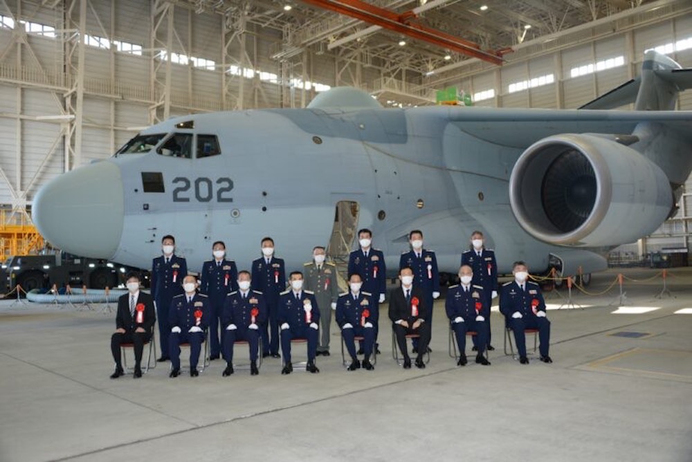 Die JASDF hat das Aufklärungsflugzeug RC-2 offiziell übernommen ...