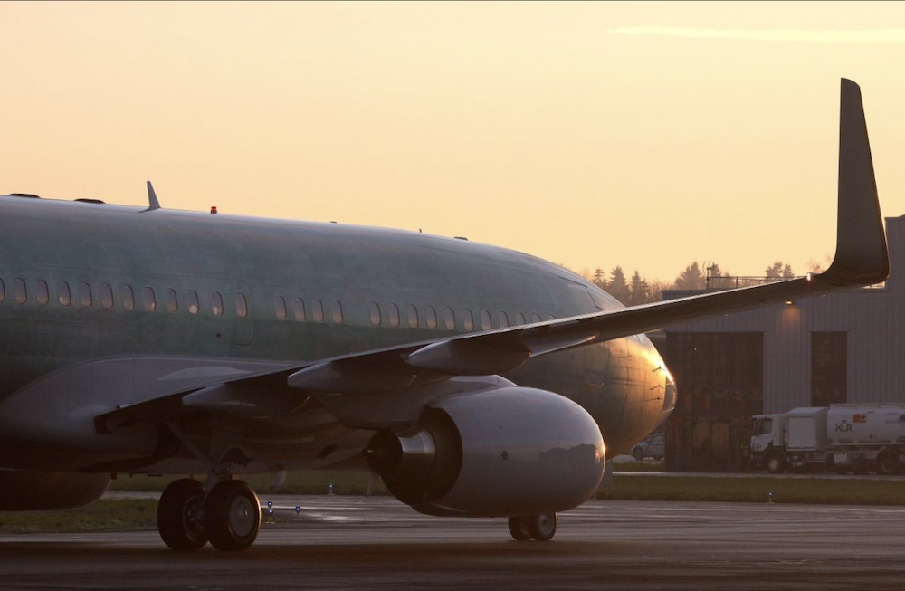 STS Aviation baut eine 737 NG zum Frühwarnflugzeug für die RAF um ...