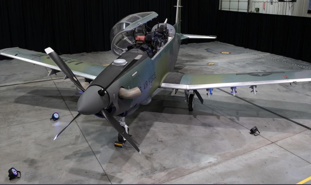 Textron hat die erste AT-6 Wolverine an die USAF geliefert - Aerobuzz.de