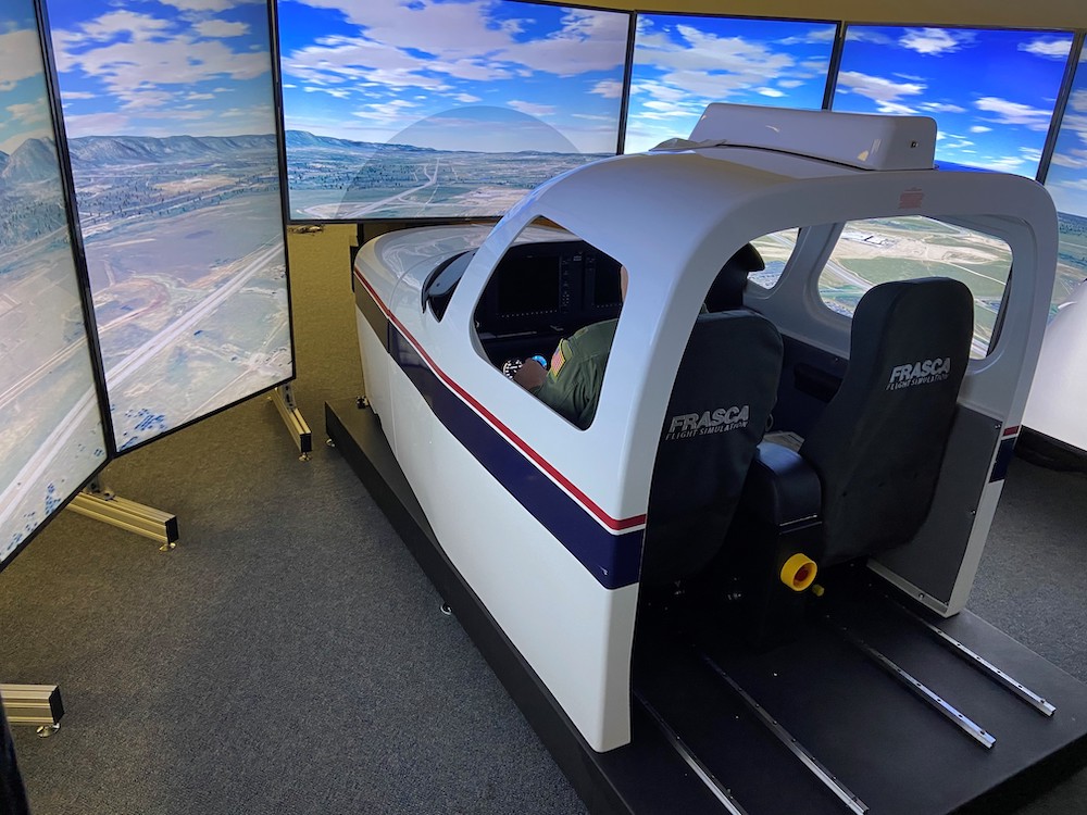 US Air Force Academy hat einen SR20-Simulator in Betrieb genommen ...