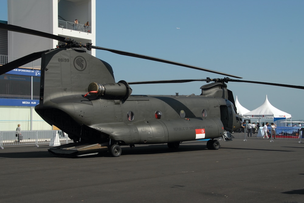 Singapur hat eine erste CH-47F Chinook übernommen - Aerobuzz.de