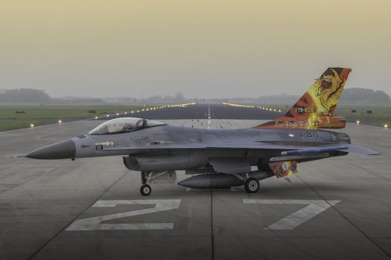 Die F-16 der RNLAF verabschieden sich von der Leeuwarden AB - Aerobuzz.de