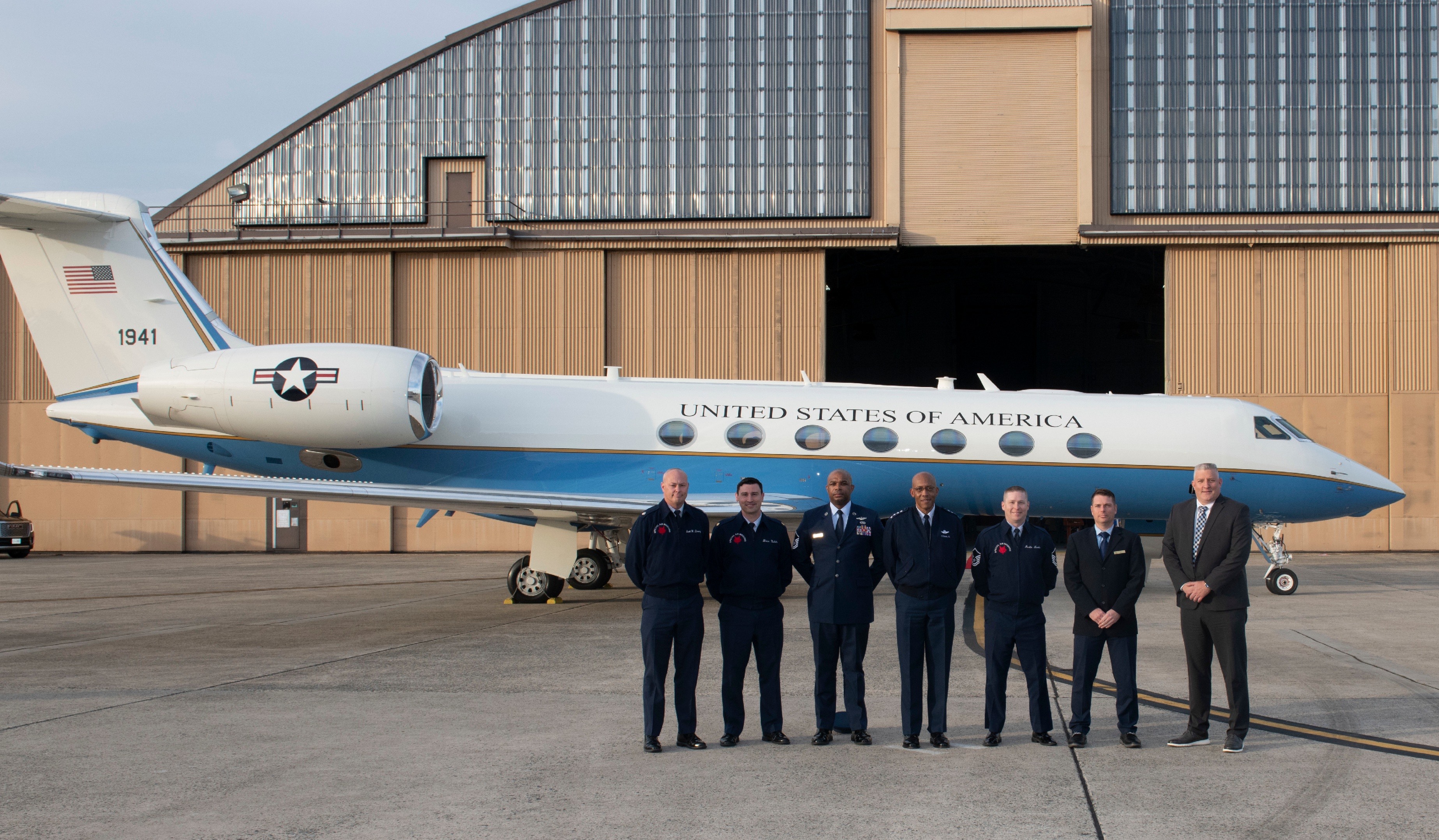 USAF-Stabschef holt C-37B persönlich ab - Aerobuzz.de
