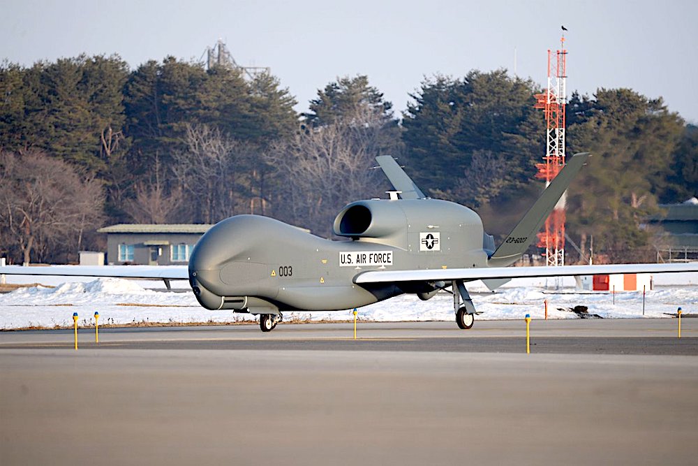 Die erste RQ-4B für die JASDF ist in Japan gelandet - Aerobuzz.de