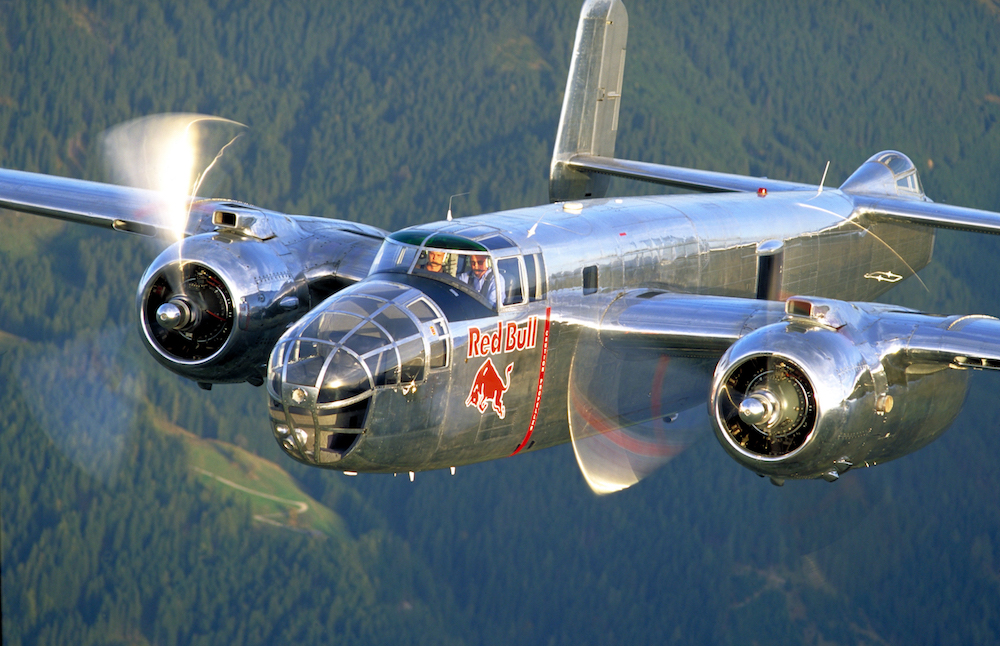 Die Flying Bulls trauern um Sigi Angerer - Aerobuzz.de