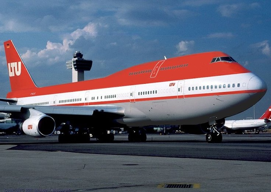 Der knallrote Jumbo der LTU - Aerobuzz.de