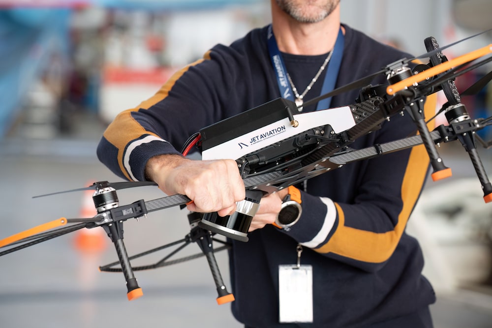 BAZL genehmigt Jet Aviation die Drohnen-Nutzung in der Maintenance ...