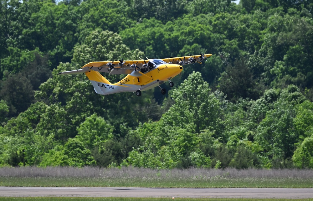 EL-2 Goldfinch von Electra zeigt seine extremen STOL-Fähigkeiten ...