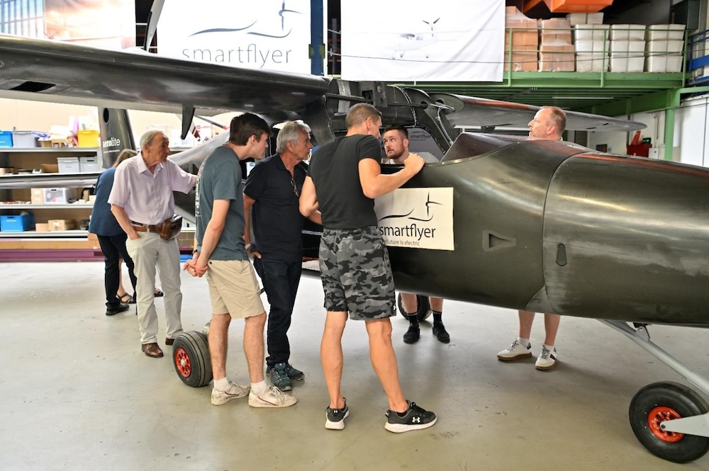 Der Smartflyer SFX1 steht erstmalig auf eigenen Beinen - Aerobuzz.de