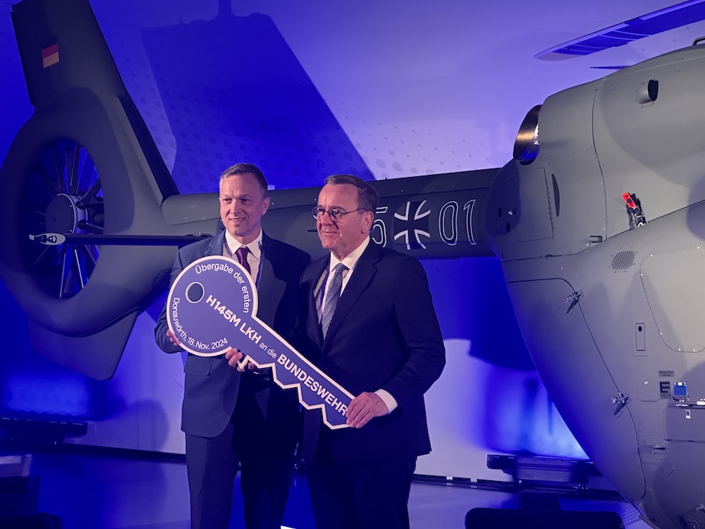 Boris Pistorius übernimmt die erste H145M LKH für die Bundeswehr ...